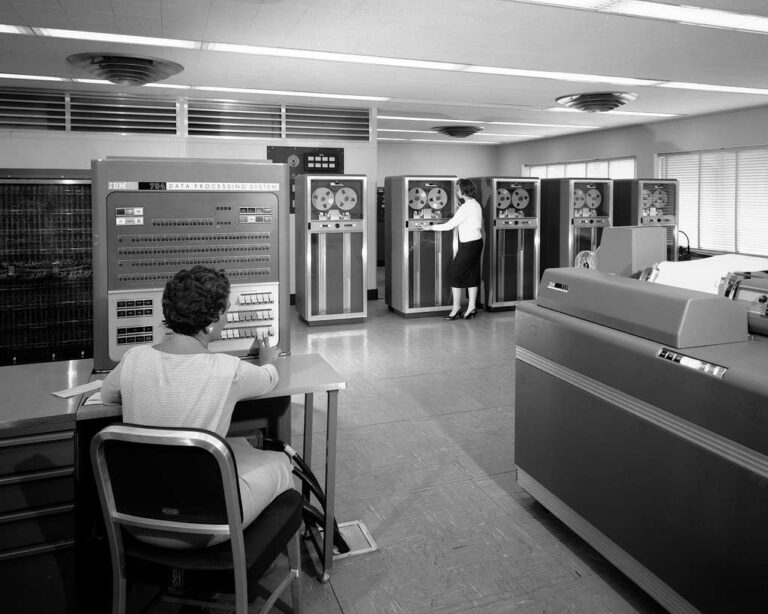 History of Data Centers: From 1950s Server Rooms to AI-Driven ...